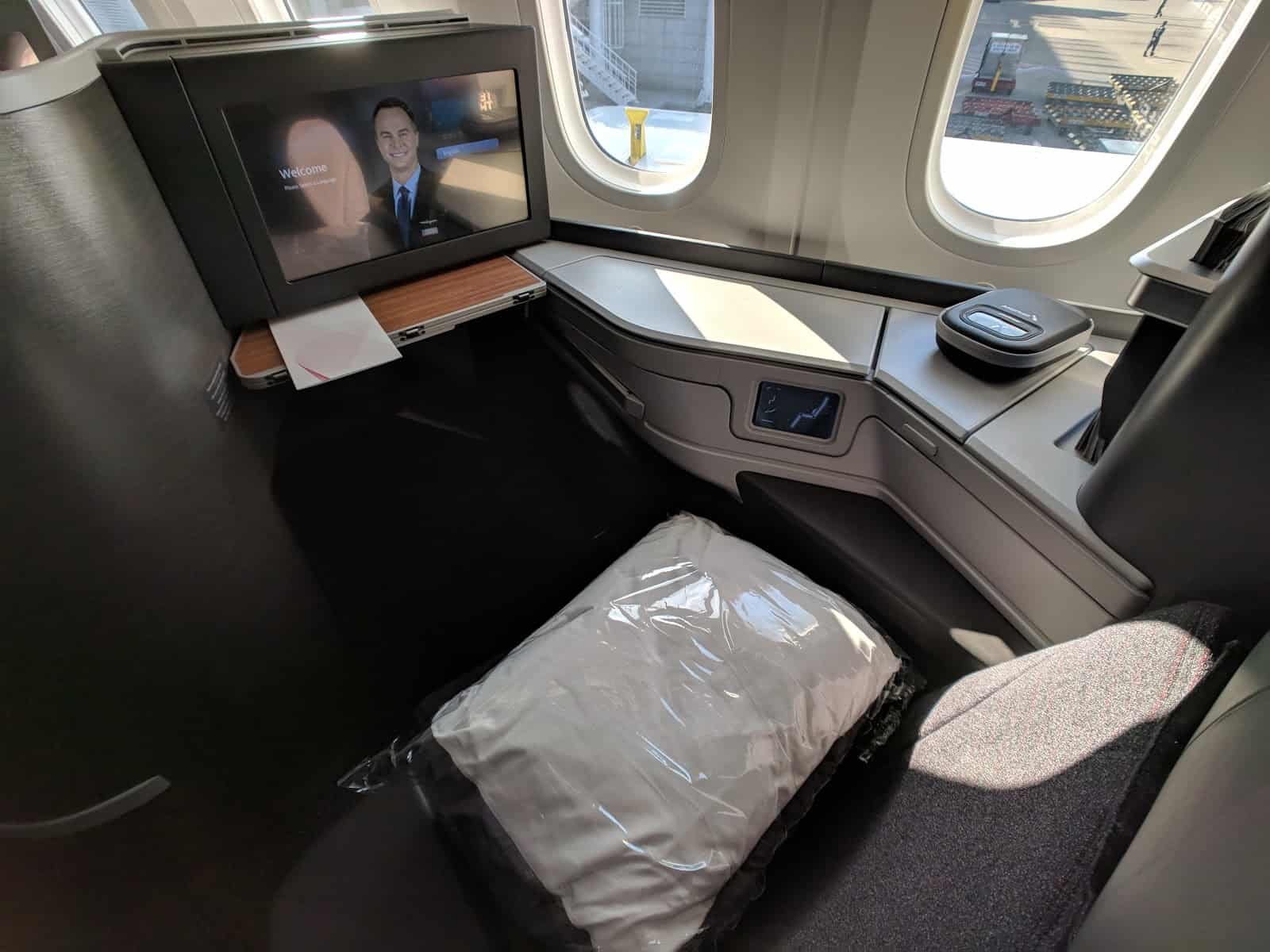 American Airlines Business Class Review - Seoul to Dallas - 10xTravel
